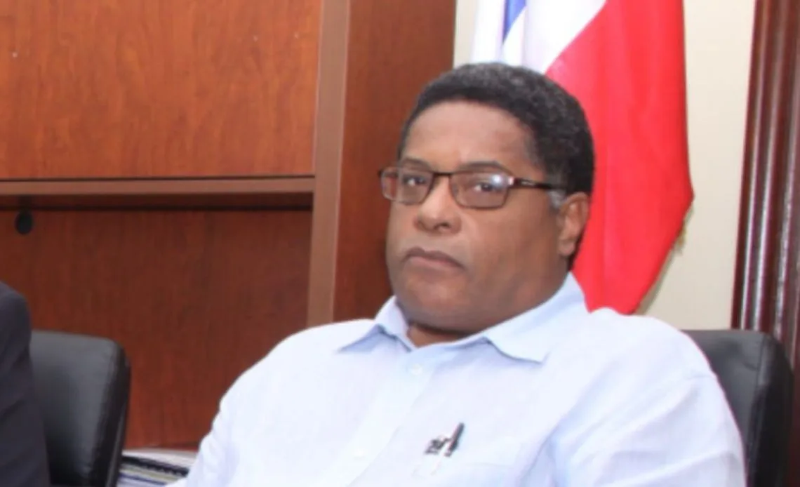Exdirector técnico admite haber recibido RD$35 millones de contratista ...