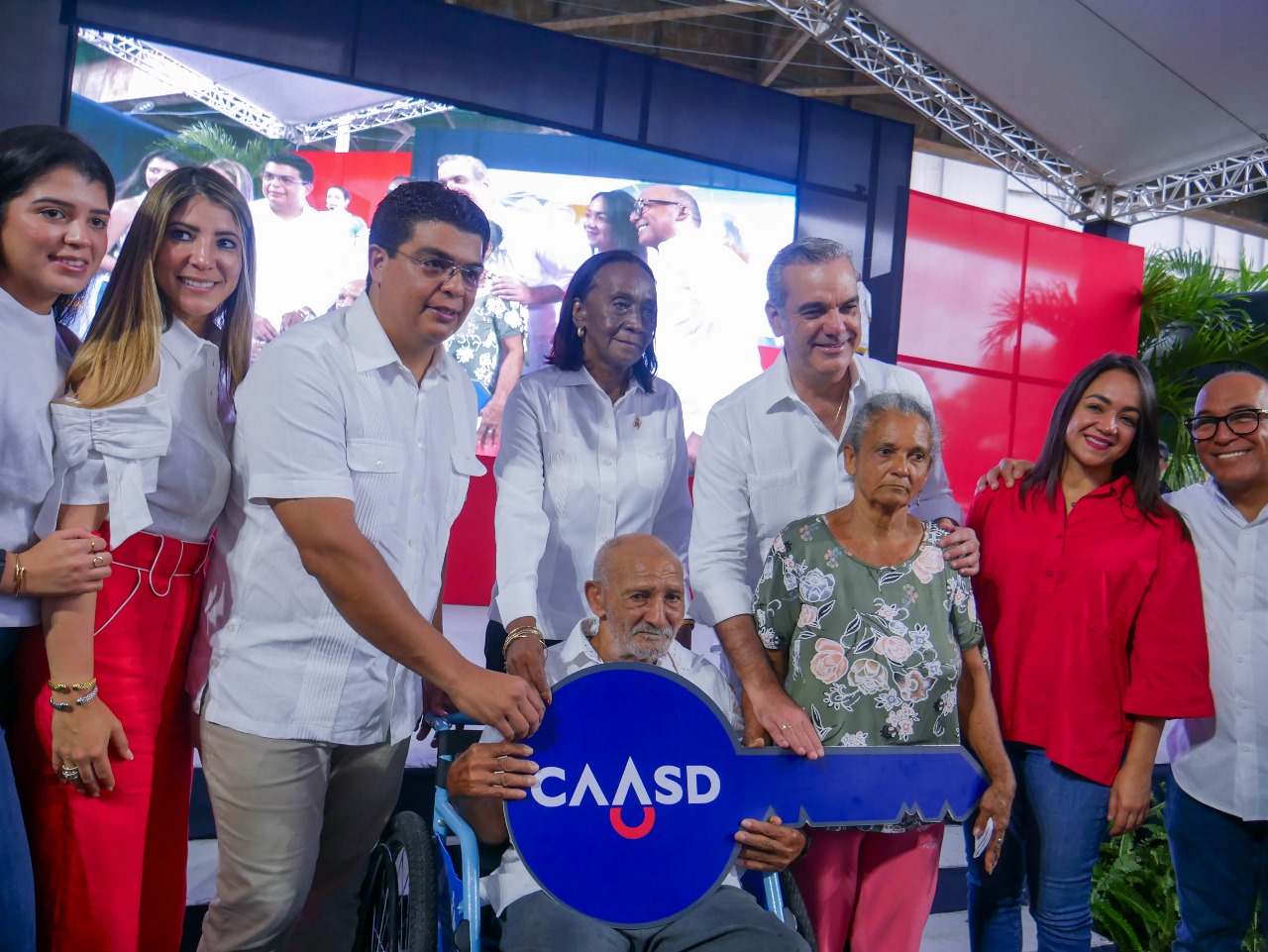 Abinader inaugura complejo habitacional para damnificados de La Zurza ...