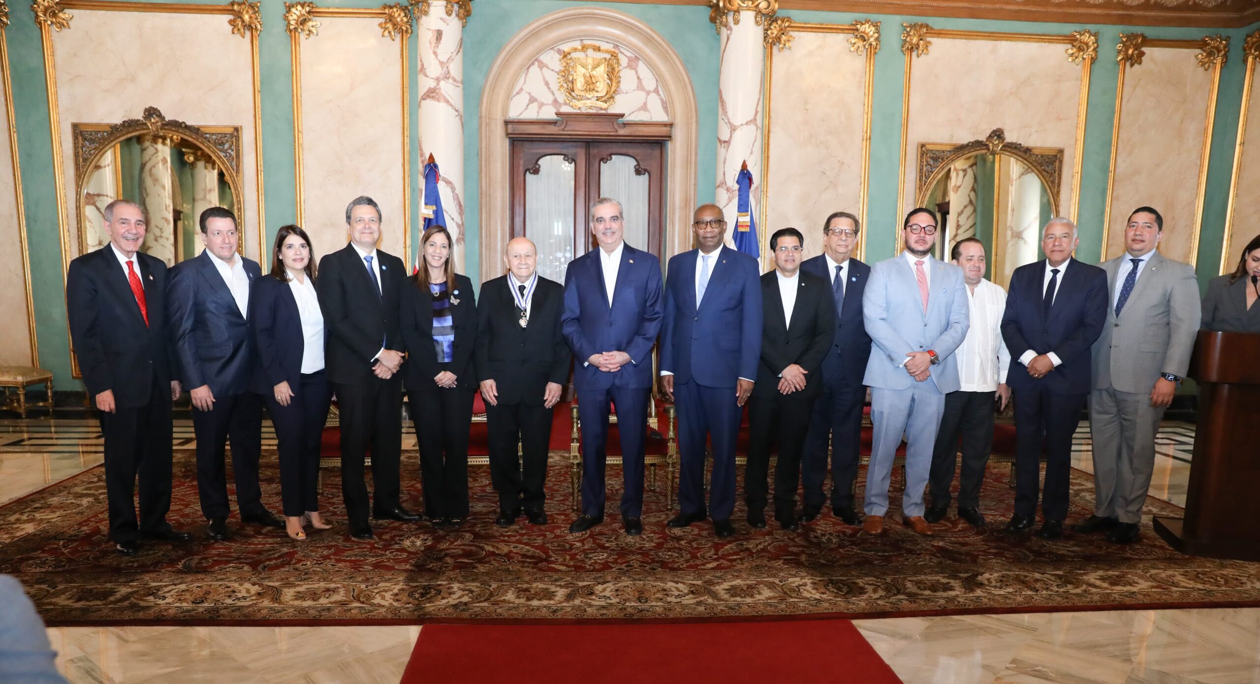 Presidente Abinader condecora a Salvador Francisco (Franklyn) Holguín ...